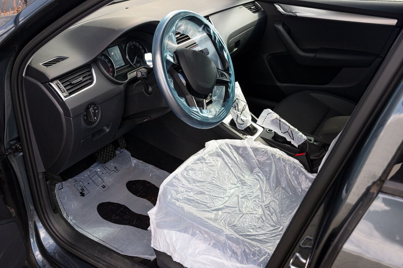 200 housses jetables pour chaque habitacle de voiture